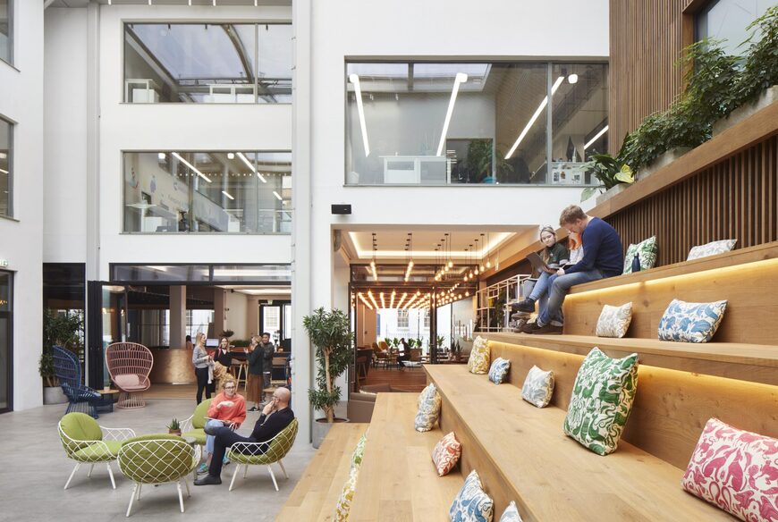 Fora Spitalfields in London, United Kingdom contains Hakwood Savoy flooring